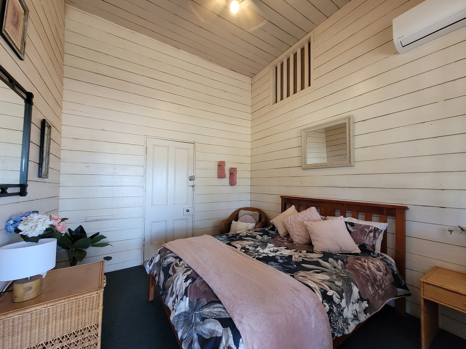 Nindigully Pub Accommodation — Nindigully Pub