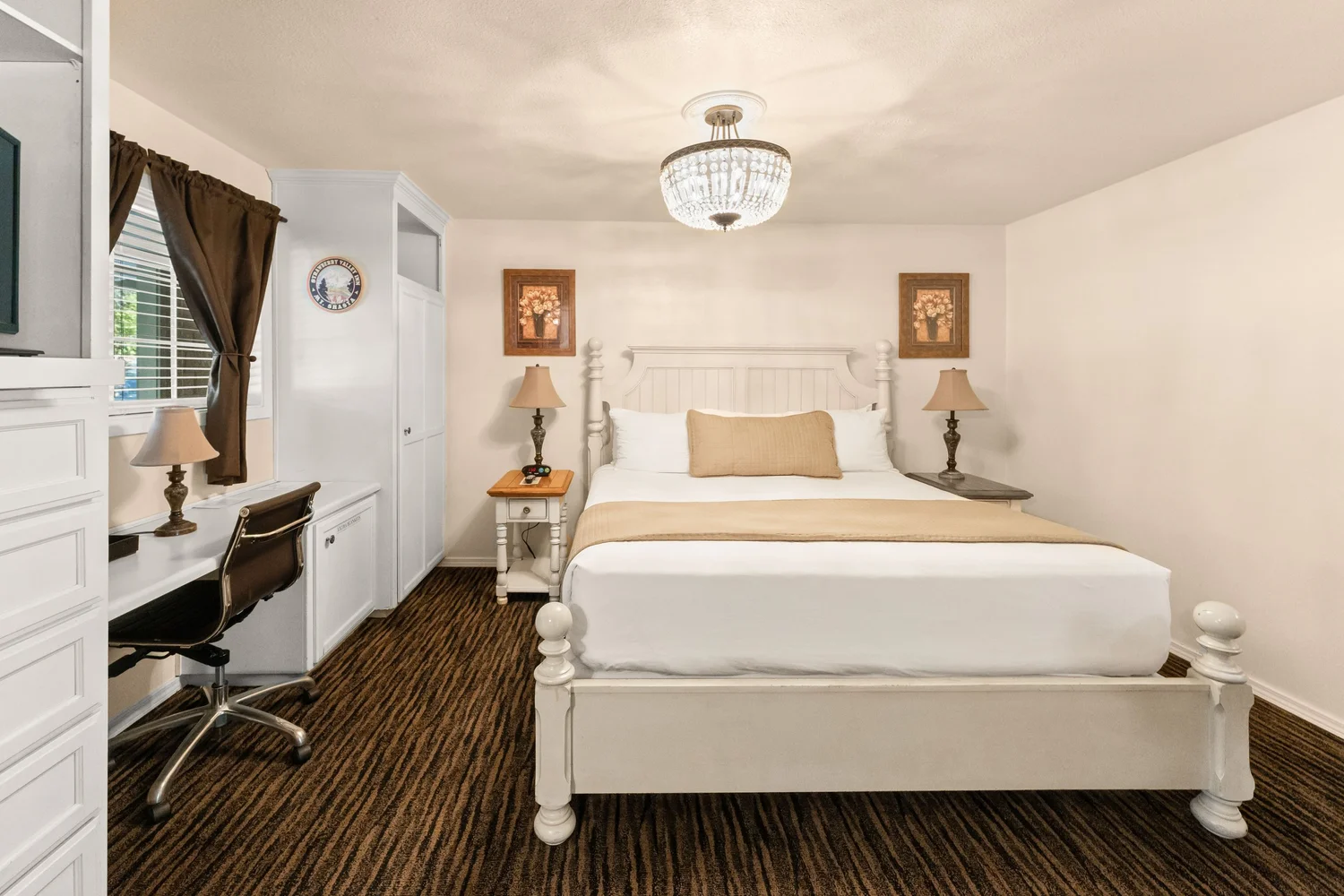 Amenities & Grounds — Strawberry Valley Inn