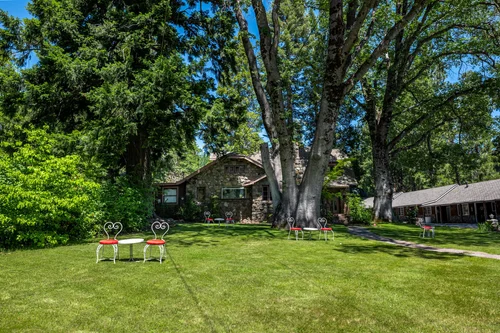 Strawberry Valley Inn