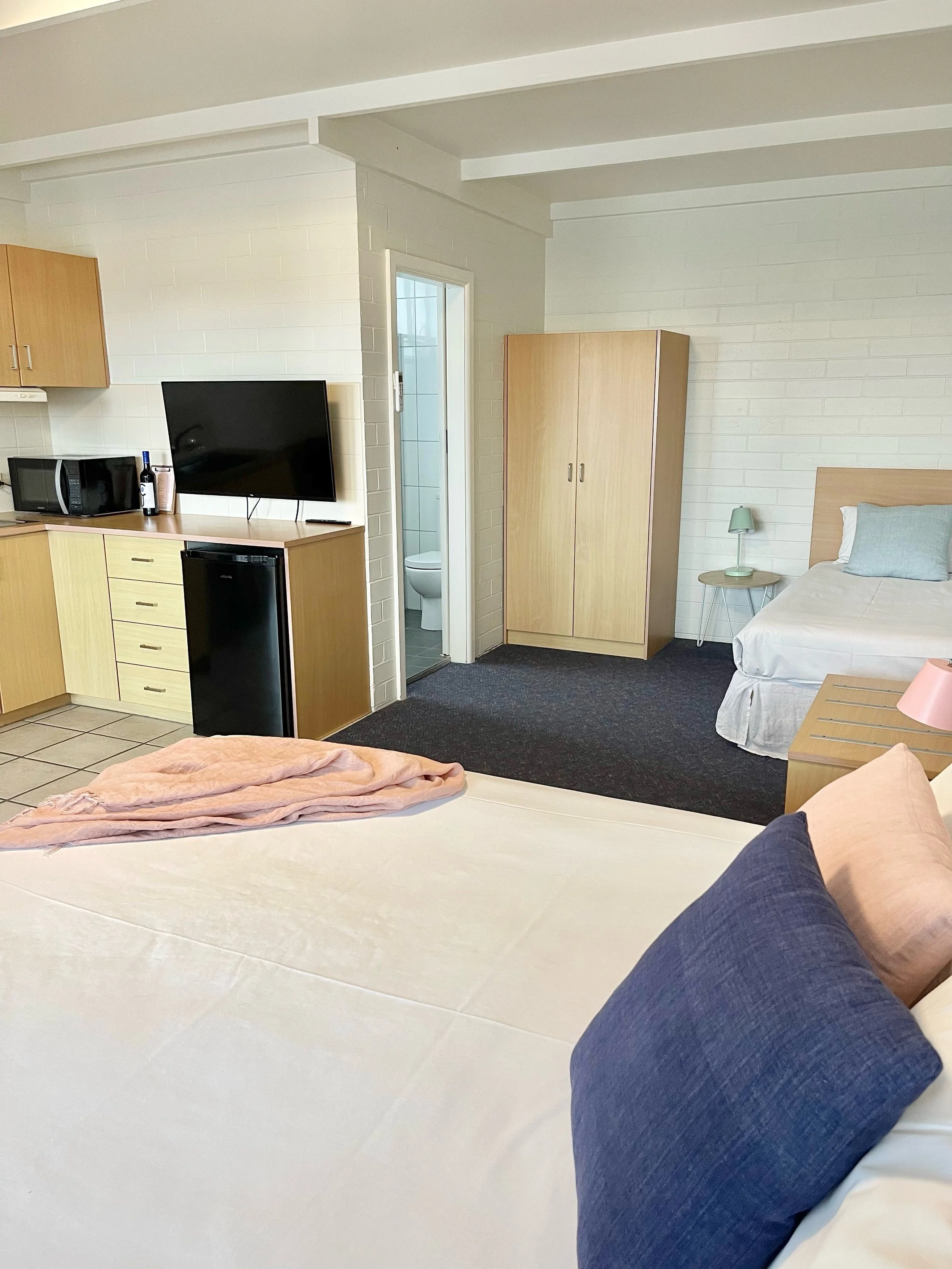 THE ROOMS — HARBOUR VIEW MOTEL