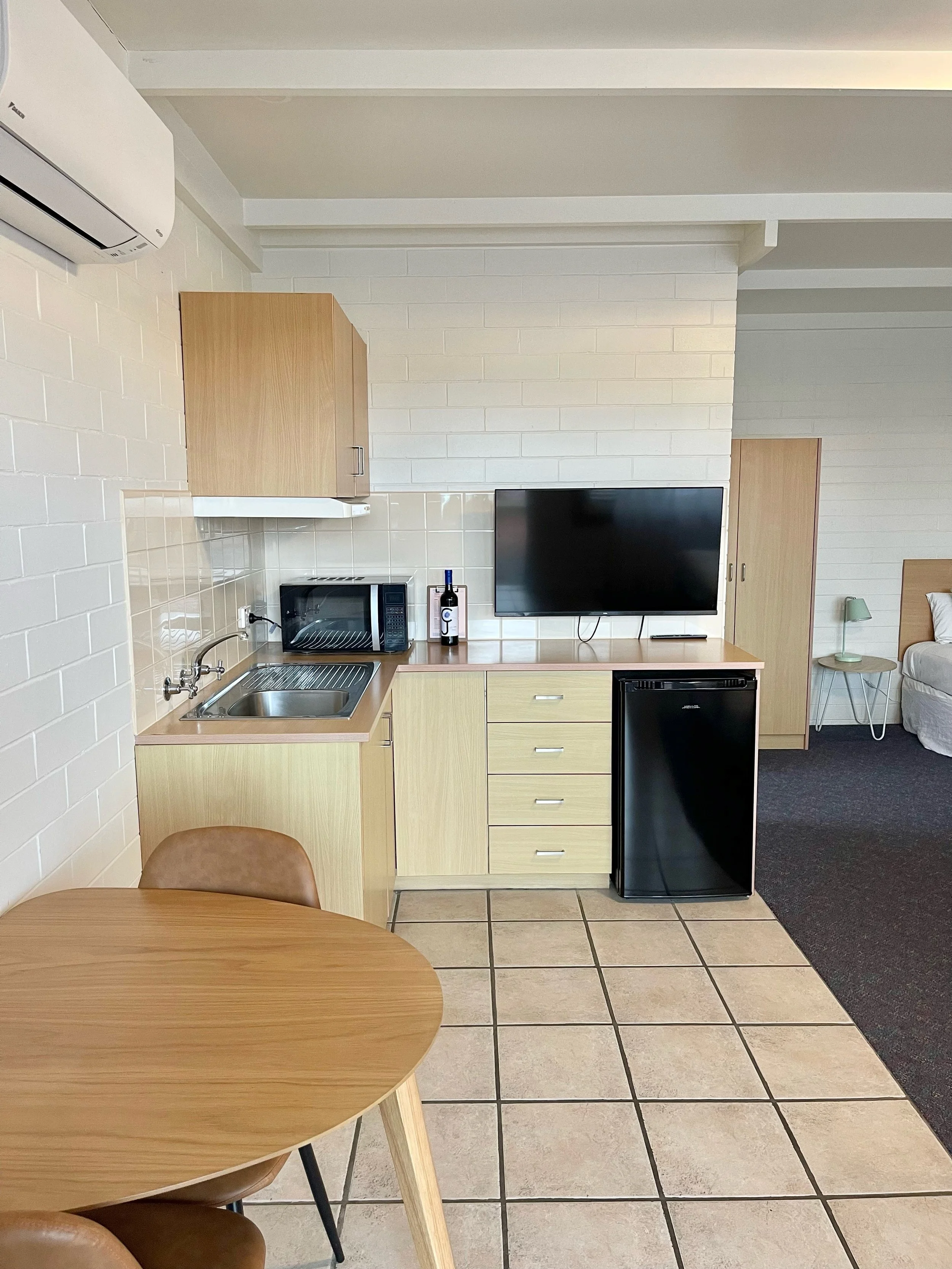 THE ROOMS — HARBOUR VIEW MOTEL