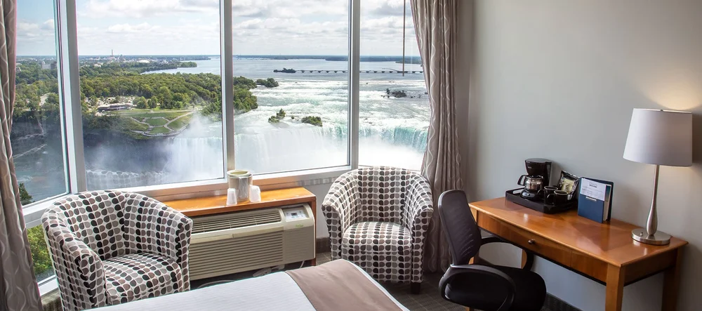 Accommodations — The Oakes Hotel: Overlooking the Falls