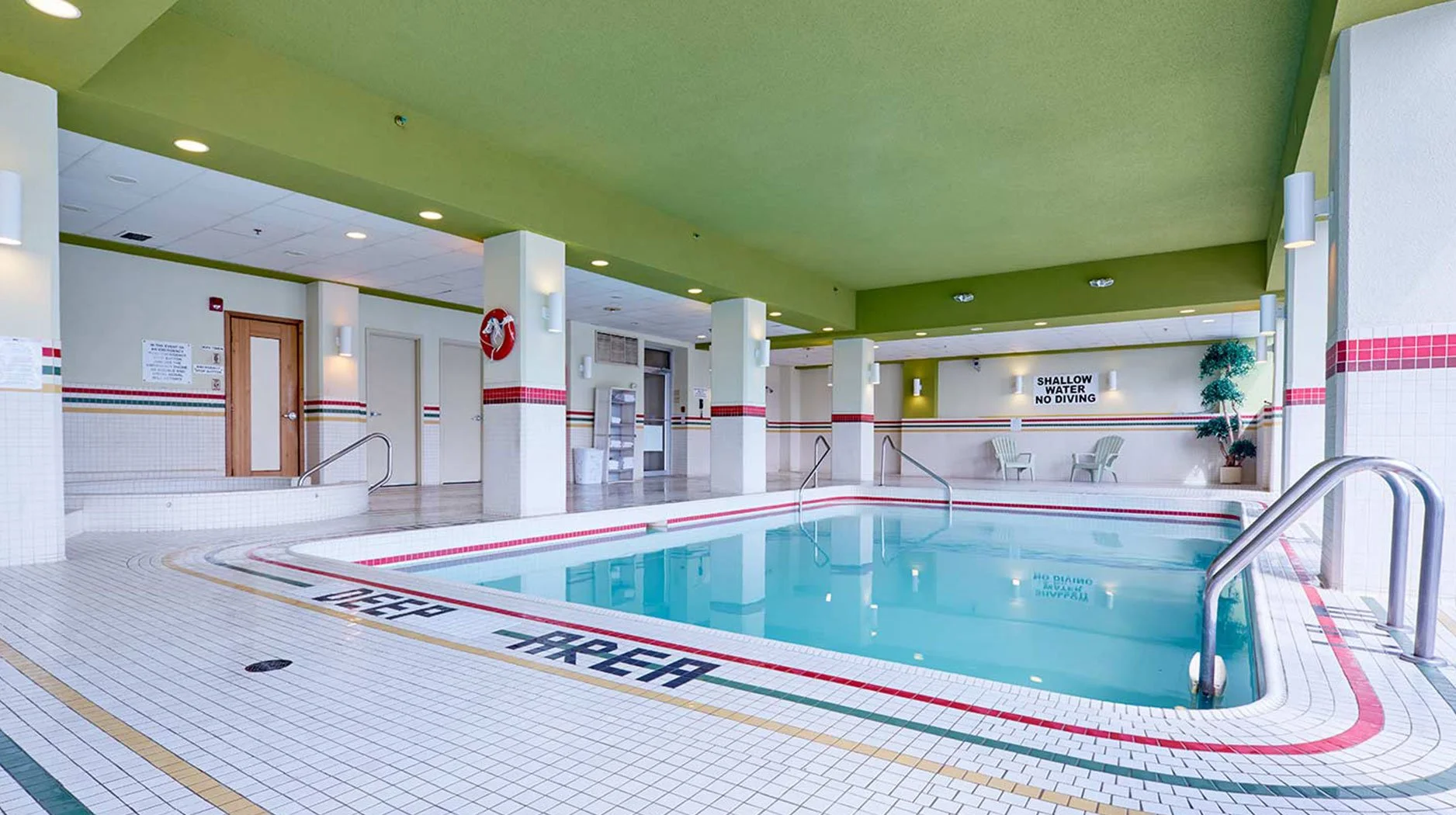 The Oakes Hotel: Overlooking the Falls