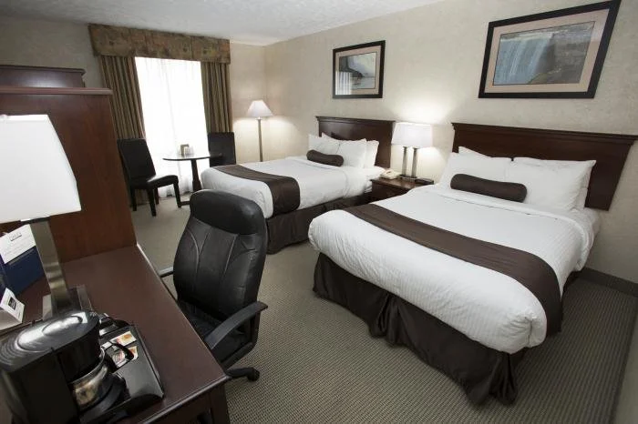 Accommodations — The Oakes Hotel: Overlooking the Falls