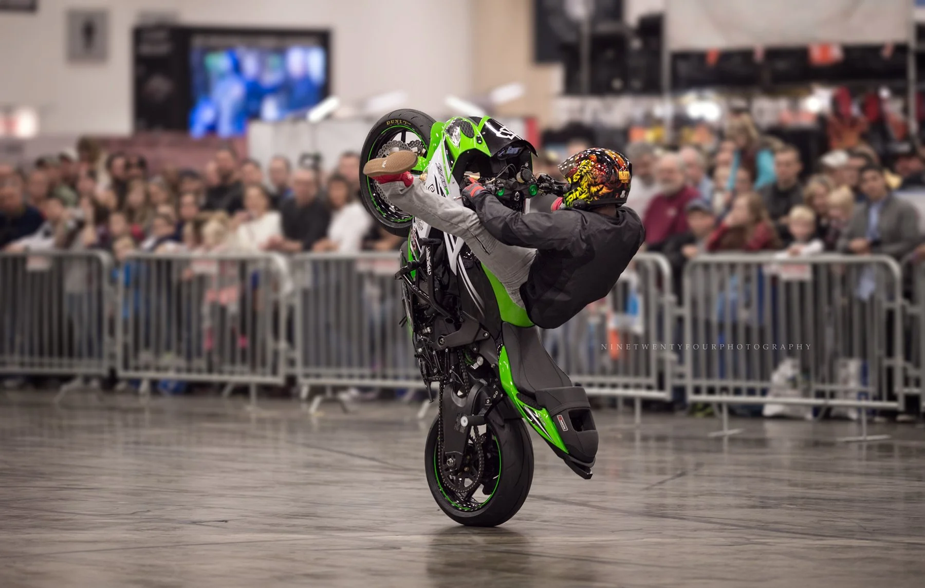 Motorcycle stunt rider ian Gaines travel the United States Of America ...