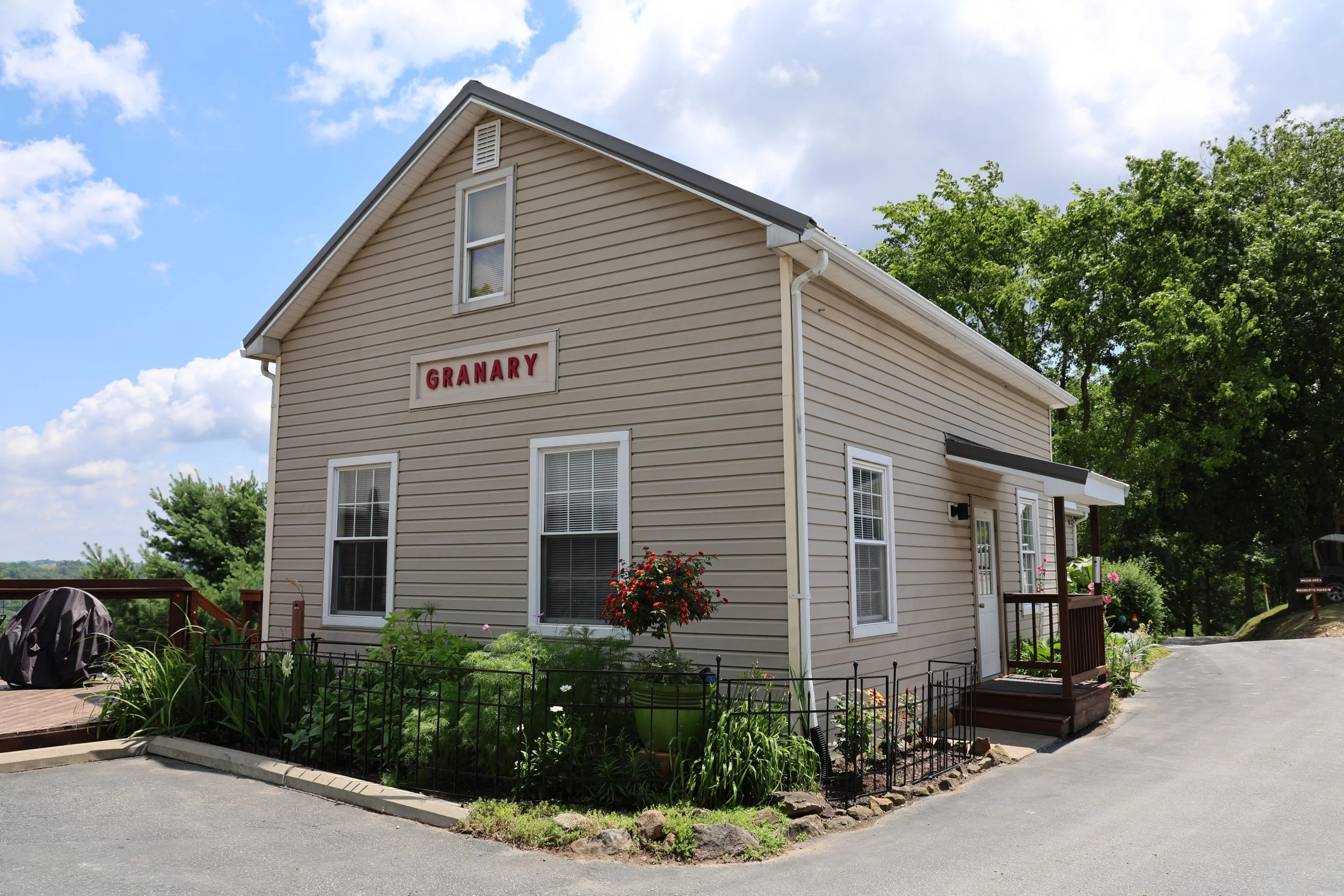 LODGING — Roseland Resort + Campground