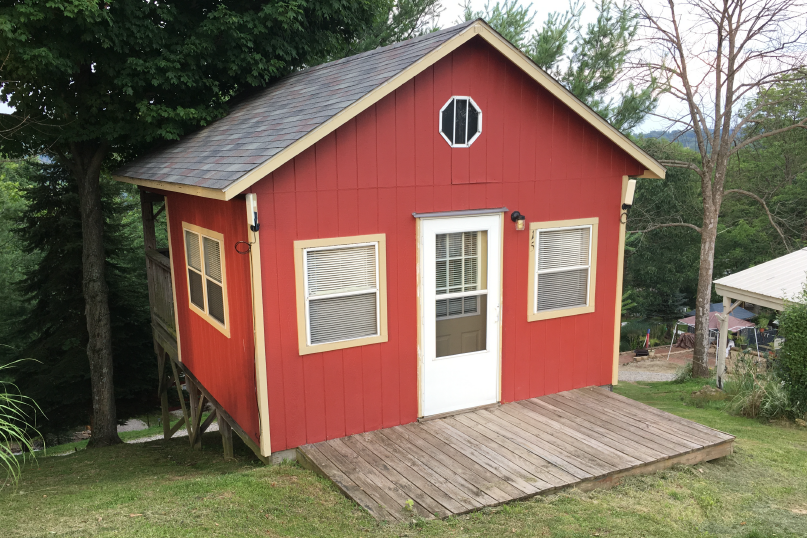 LODGING — Roseland Resort + Campground