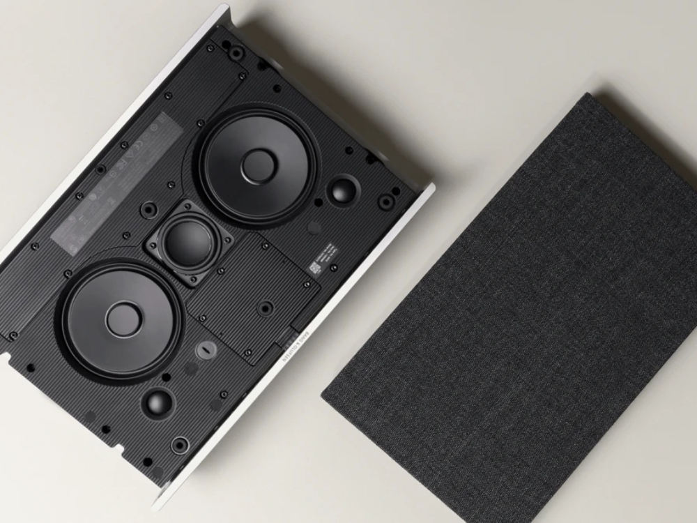 B&O Level Portable Speaker — SoundLab