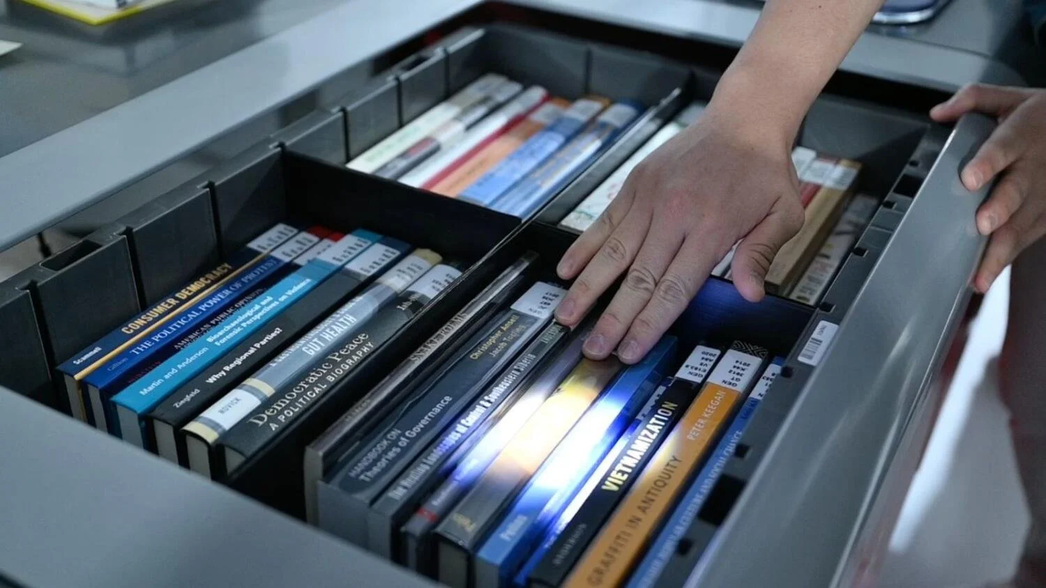 Dubai’s Stunning Mohammed Bin Rashid’s Library Powered by Robots ...