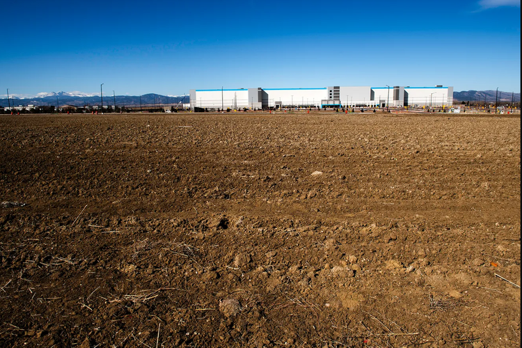 Amazon's 3.5 million square-foot robotics facility is swiftly taking ...