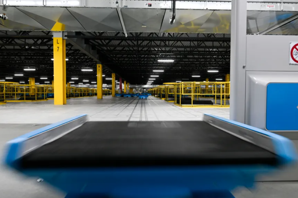 Amazon's California Facility: Largest Ever with 7,000 Robots ...