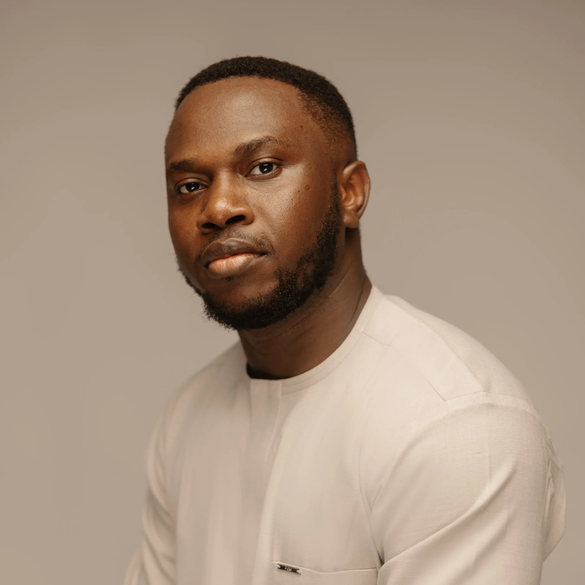 About — Communiqué