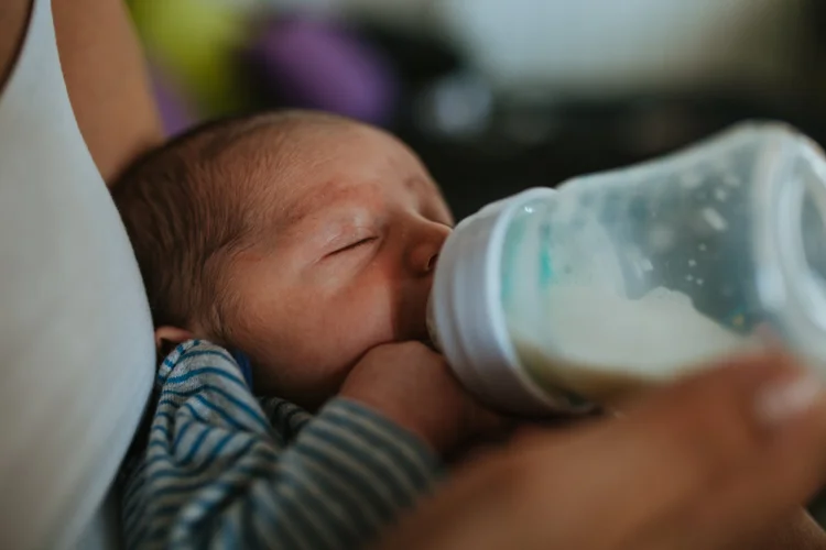 how to bottle-feed your baby — Help With Feeding