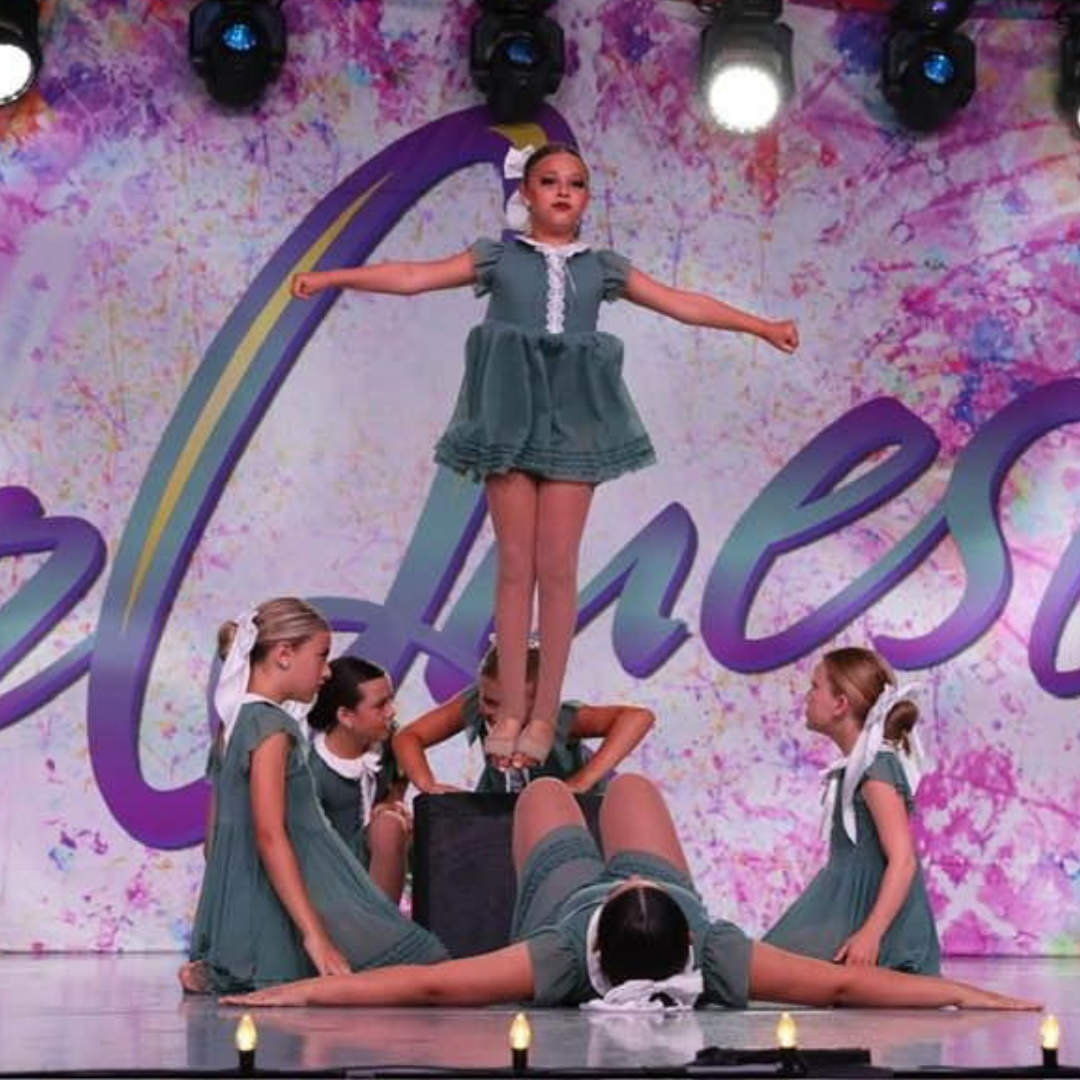 Moms Trapped Group Dance Costuume
