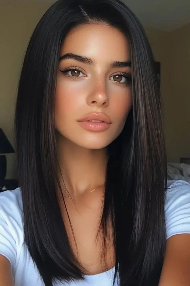 17 Medium-Length Haircuts for Straight Hair (By Face Shape) — Haiirology