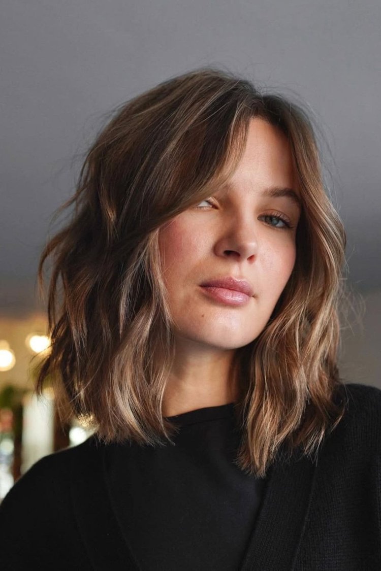 Struggling With Straight Hair? These 21 Haircuts Finally Give It Shape ...