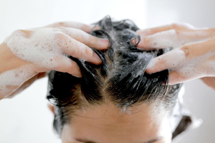 18 Best Shampoos For Oily Hair: Hair Stylist Approved & Reviewed ...
