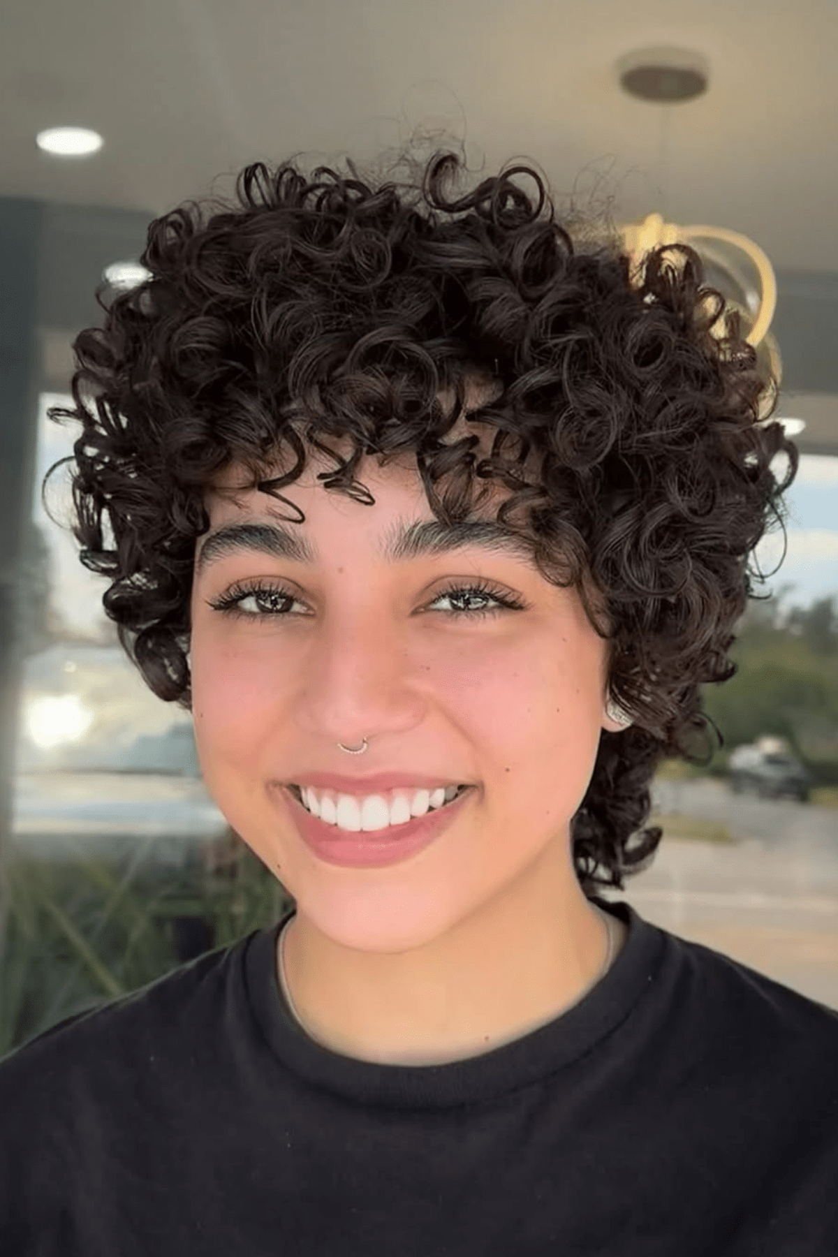 21 Haircuts for Frizzy Hair That Make Every Day a Good Hair Day ...