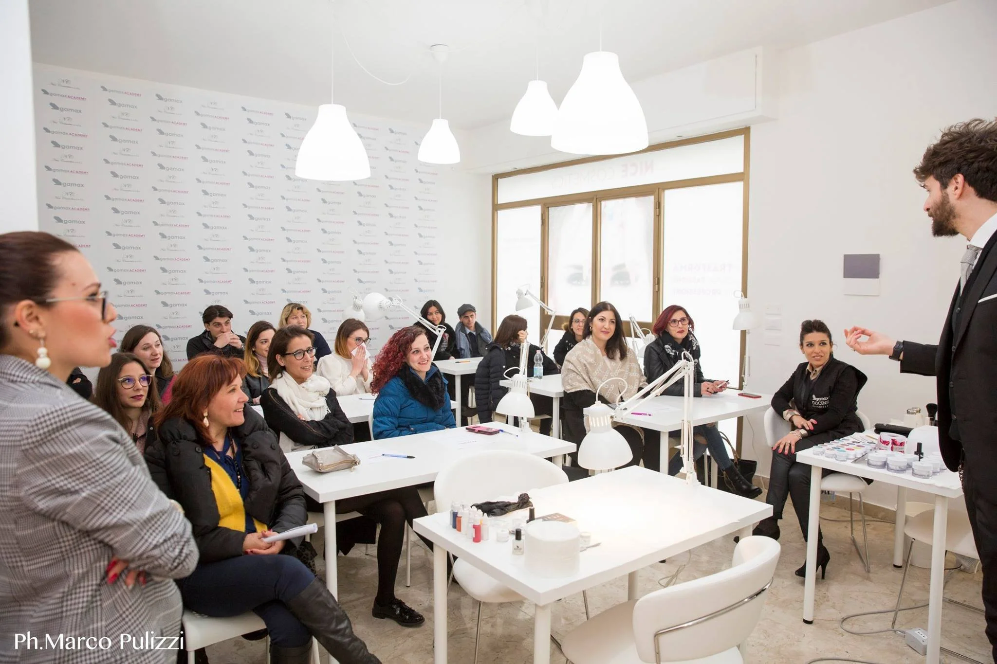 Gamax Academy | Corsi unghie, ciglia e make up in aula