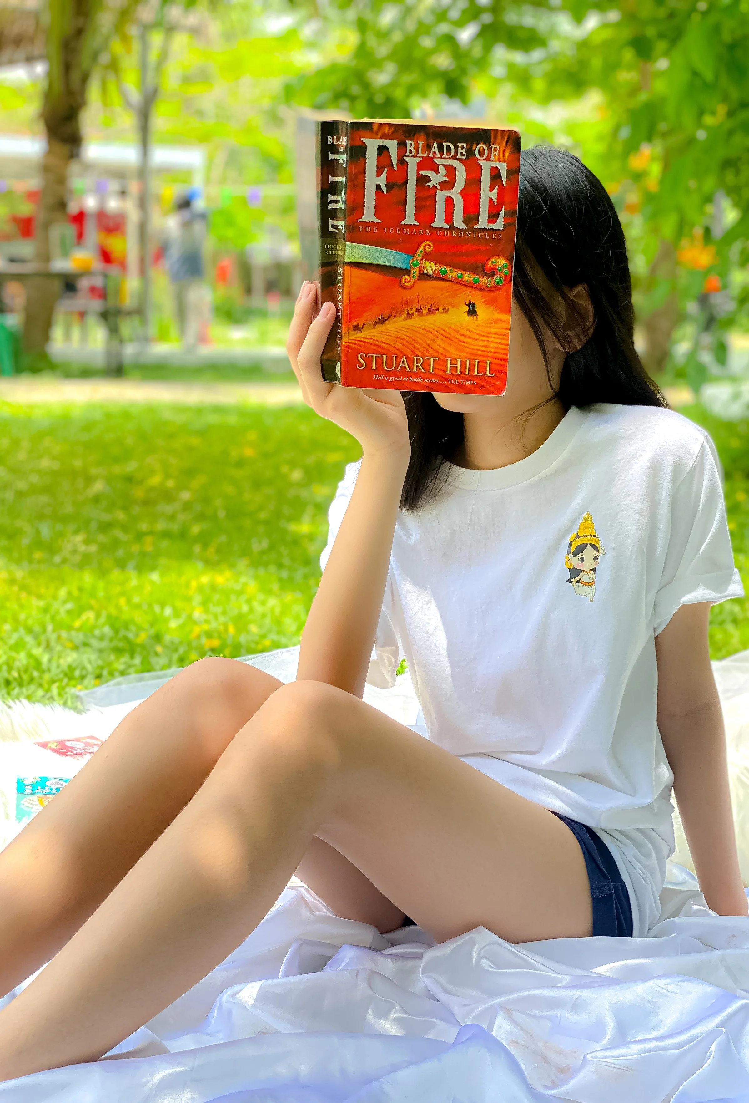 T-shirt — LITTLE APSARA