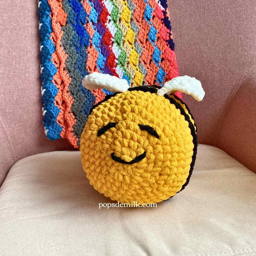 Big Amigurumi Bee Crochet Pattern — Pops de Milk - Fun and Nerdy ...