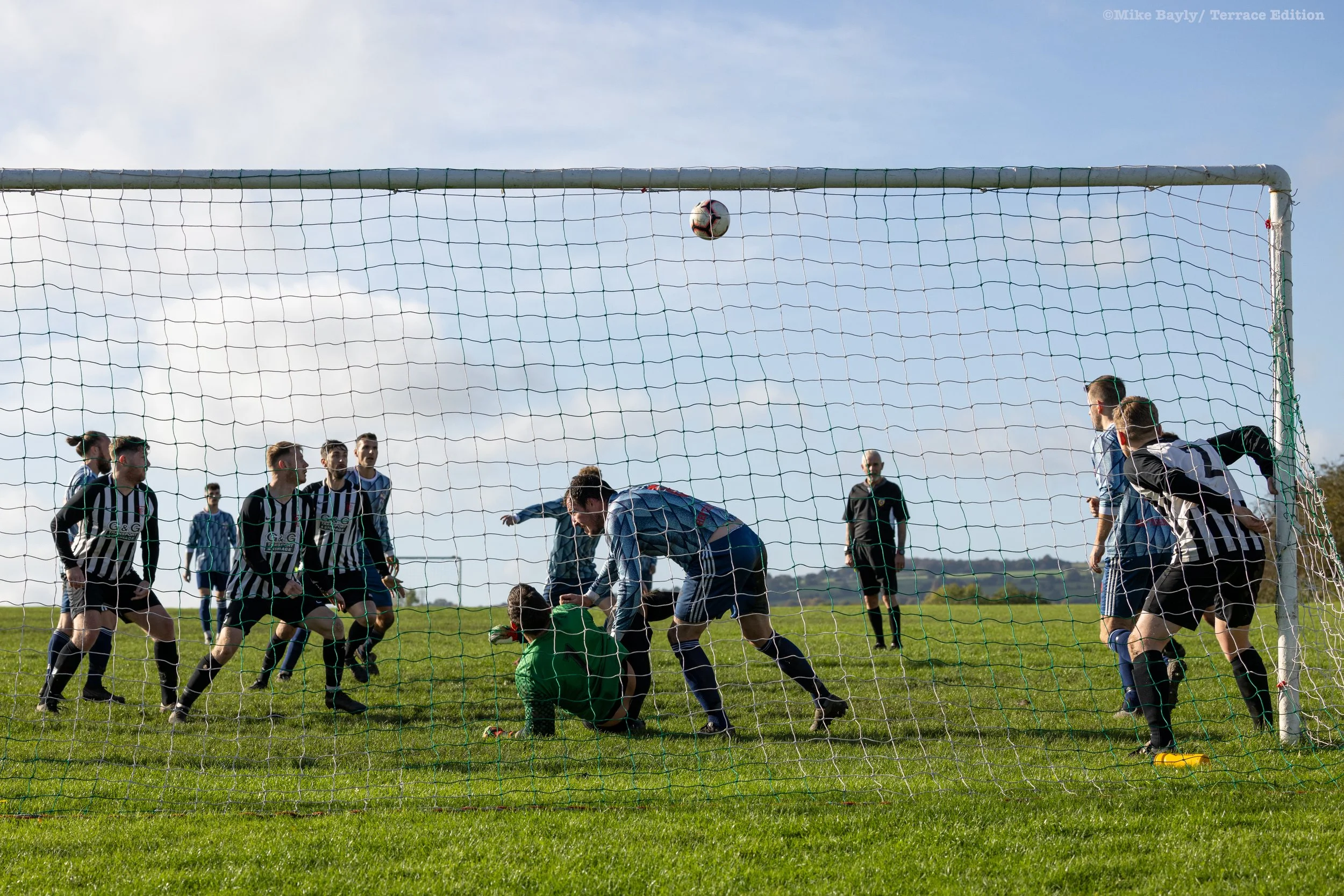 Hepthorne Lane: Friendship and community alive and kicking in the ...