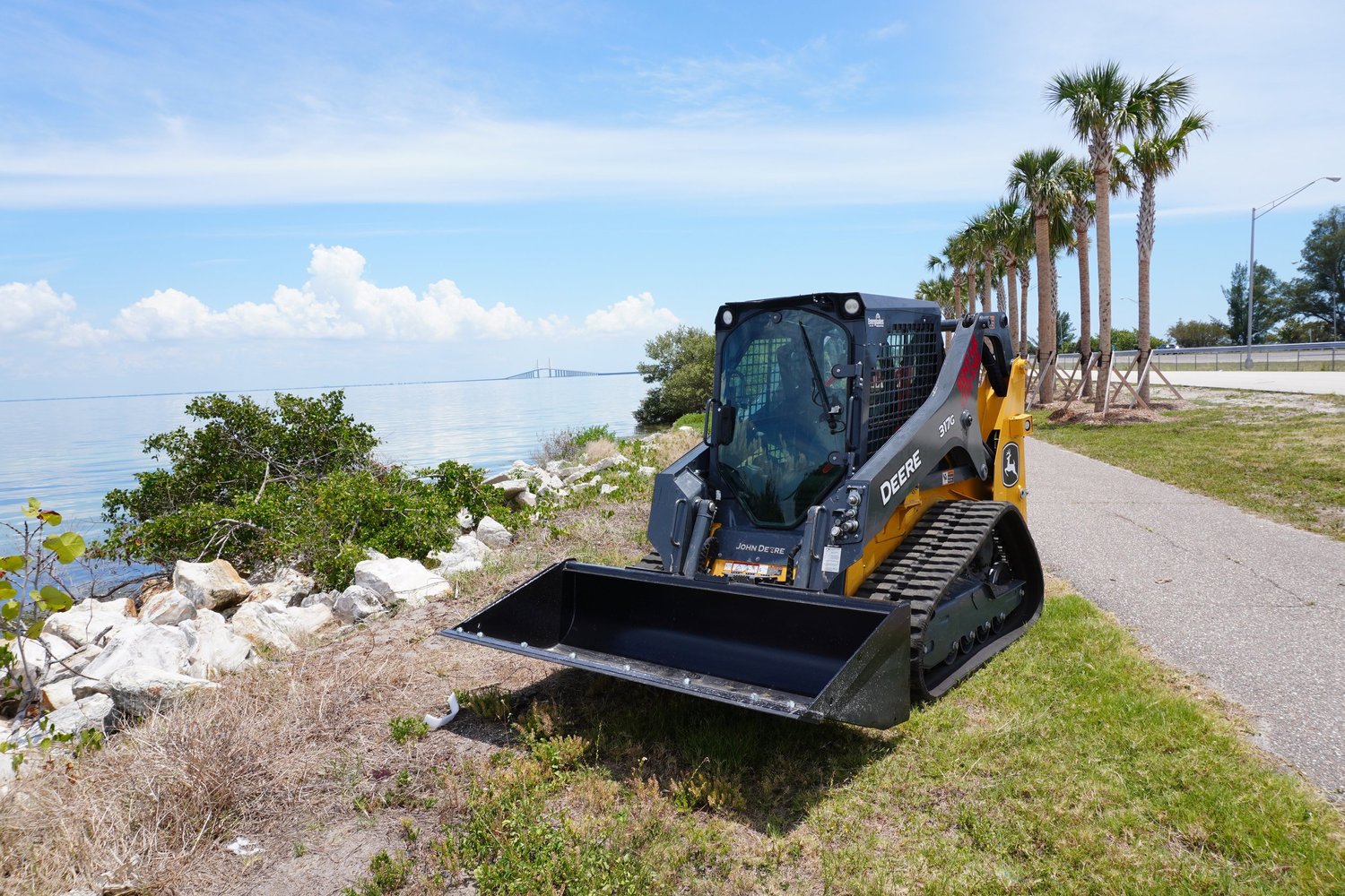 Skyway Equipment - Earth Movers | Material Movers | Aerial Lifts