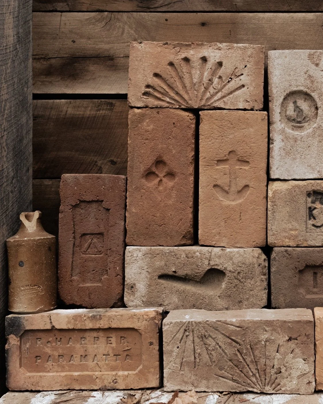 Australian Old Bottles and Bricks - Convict Bricks Gingerbeer Bottles ...