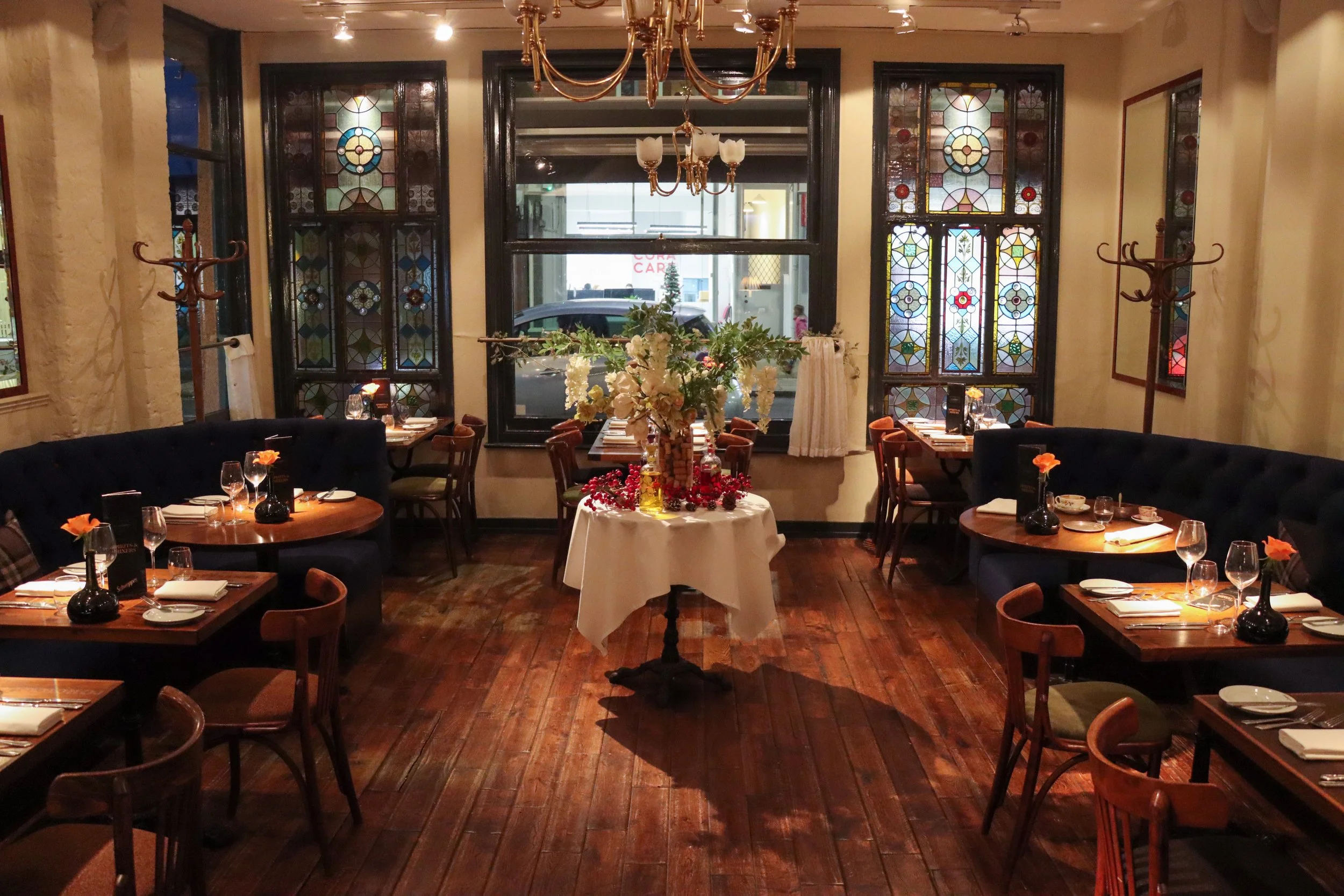 Reservations — Le Salon Privé