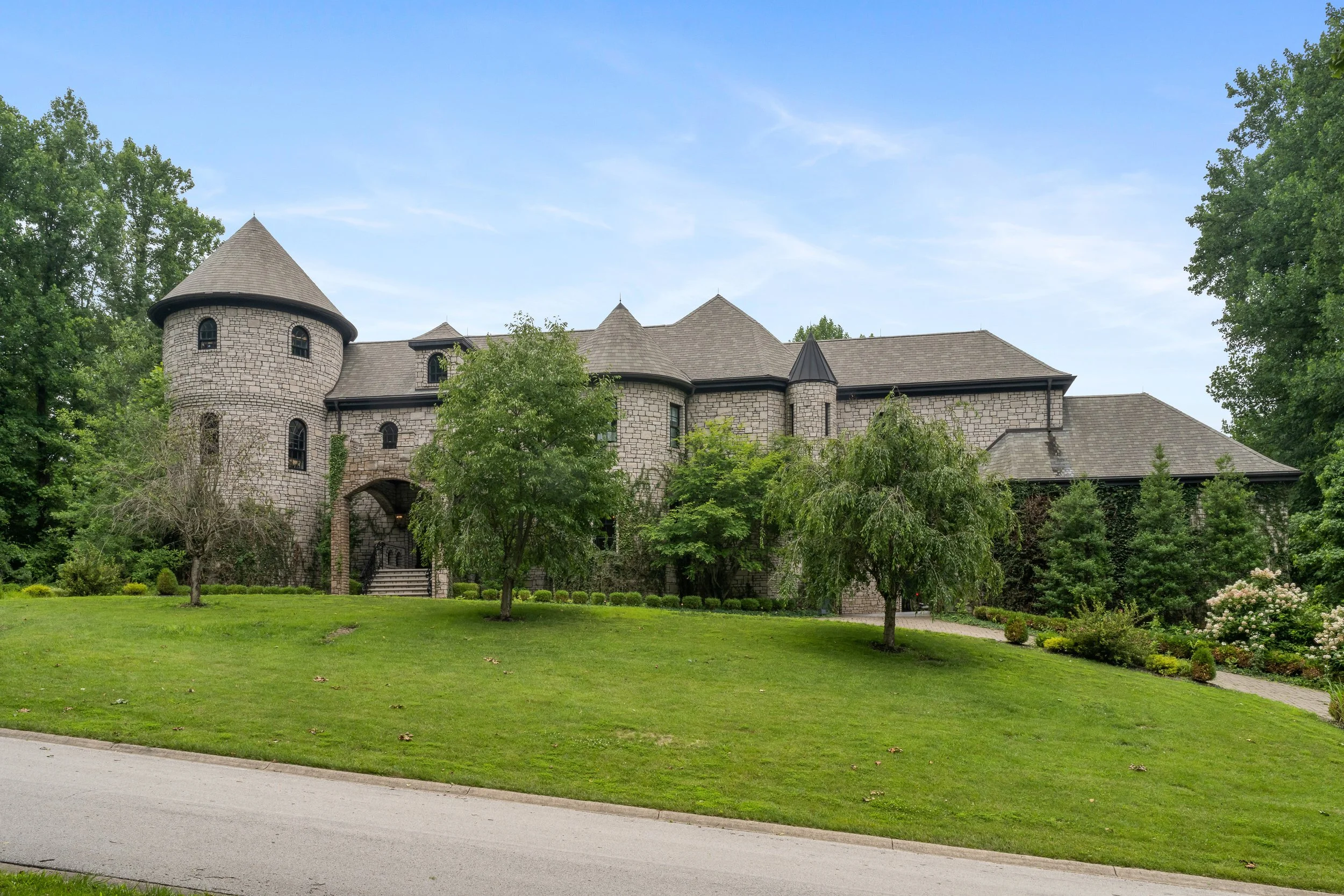 Castle on the Hill - Louisville, KY - Luxury Rental — Luxury Rentals ...