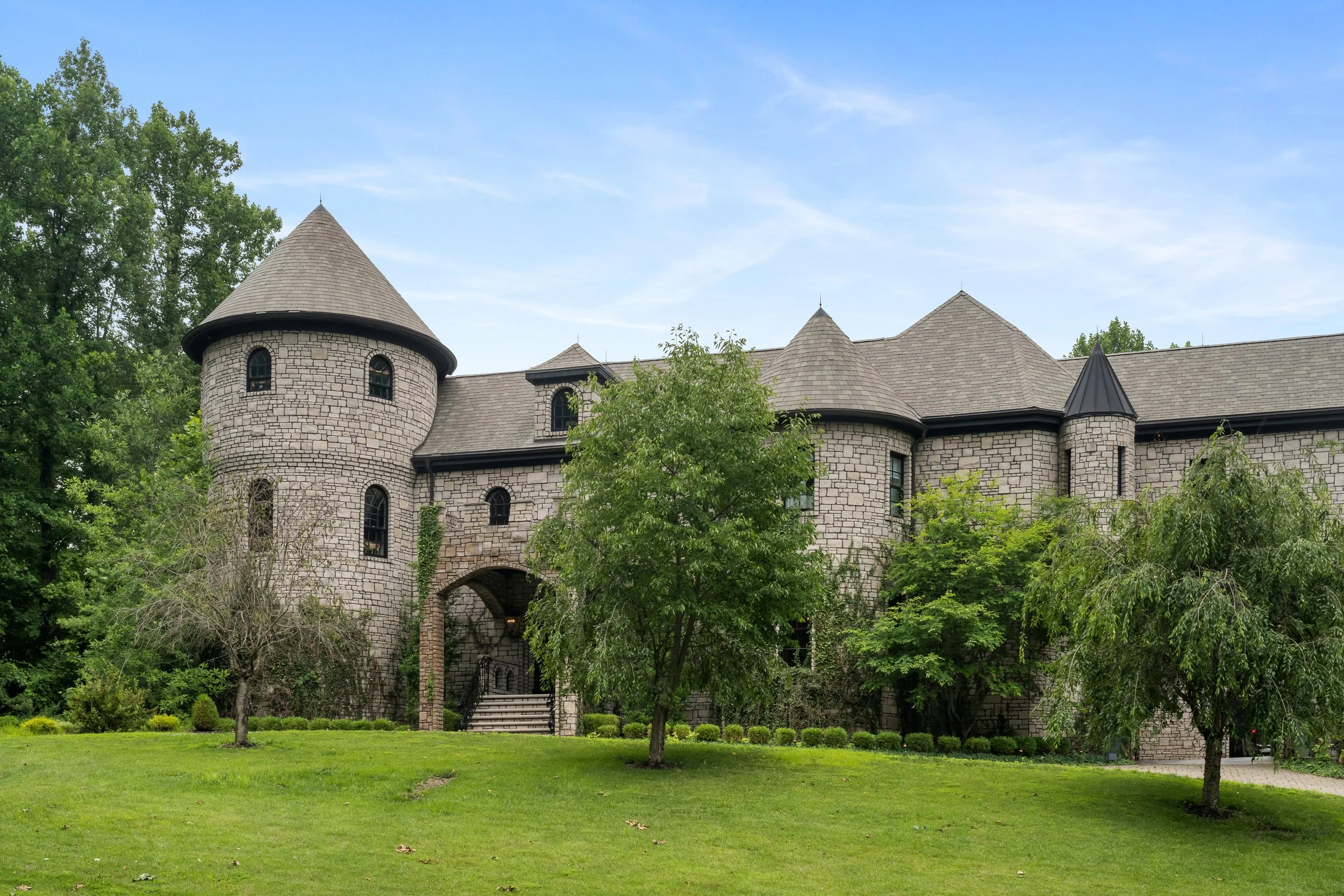 Castle on the Hill - Louisville, KY - Luxury Rental — Luxury Rentals ...