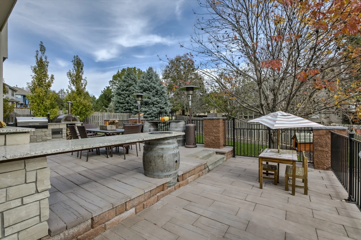 Outdoor Entertainment | Paver Patio and Outdoor Kitchen with Fire ...