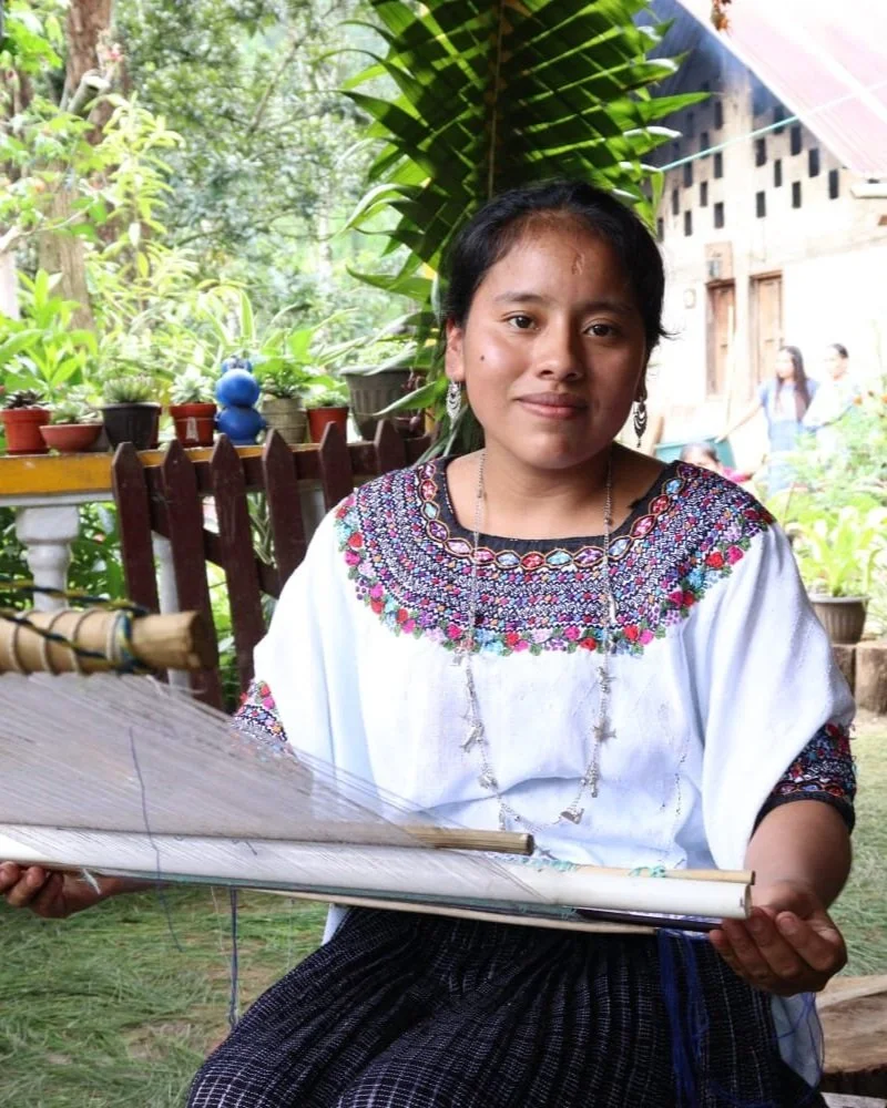 Nilsa Judelina Teni Gué Bordados Caracoles — International Folk Art Market
