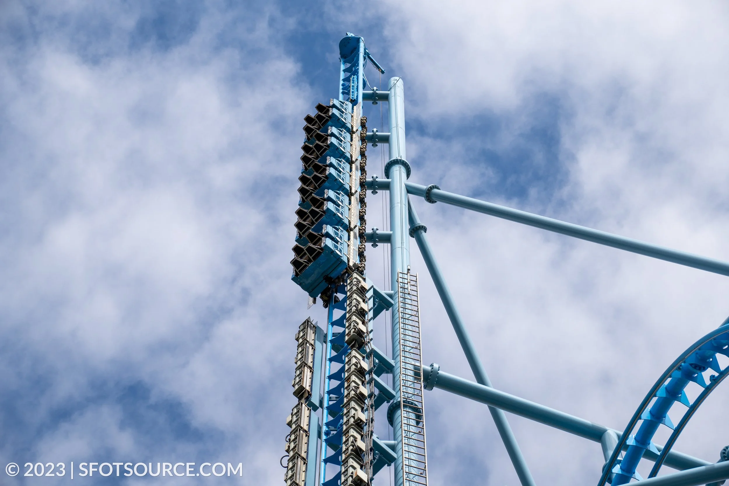 Mr. Freeze Roller Coaster | Six Flags Over Texas