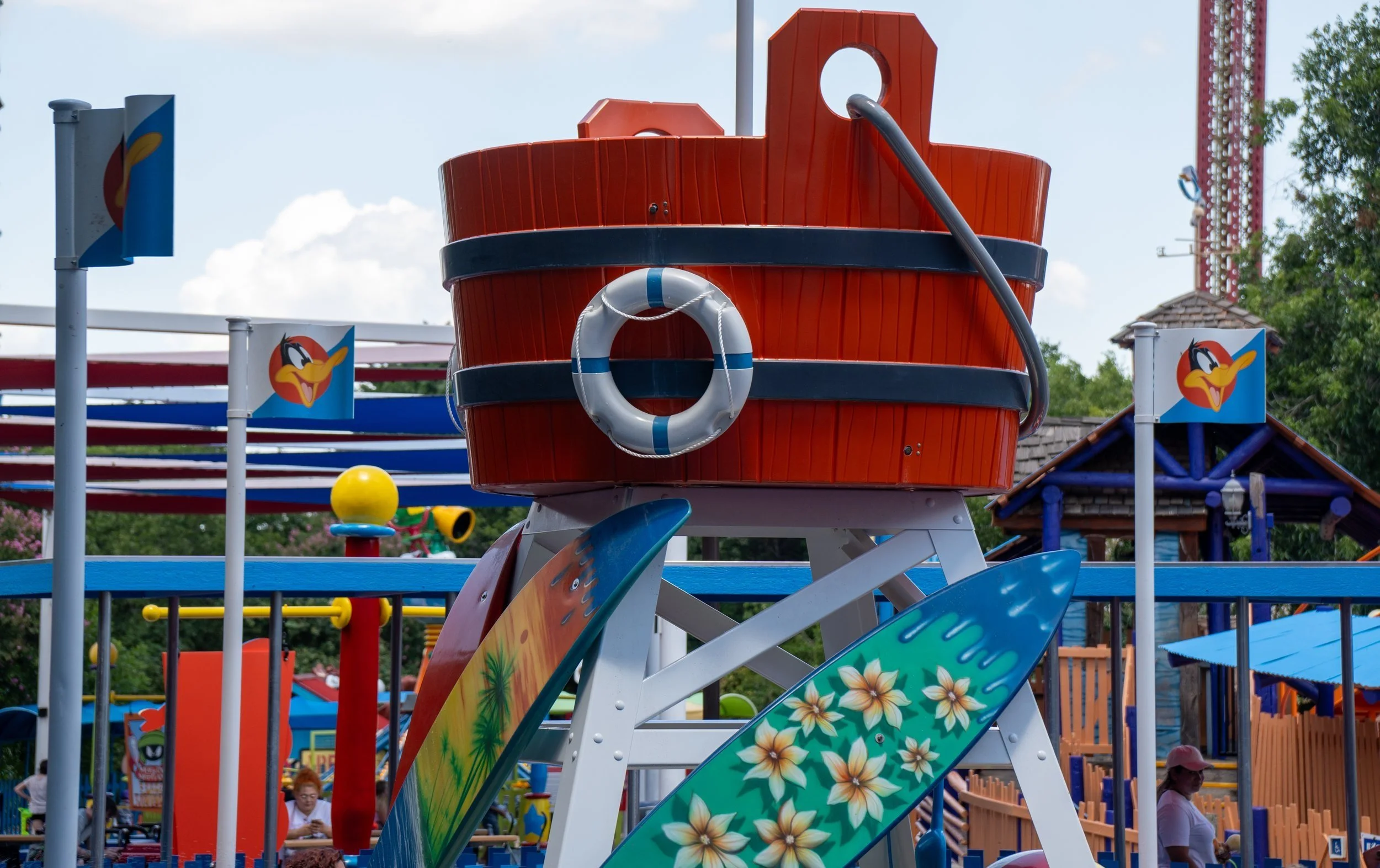Daffy Duck Bucket Blasters Water Ride | Six Flags Over Texas