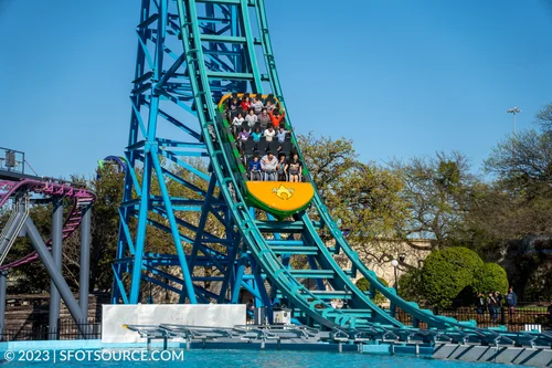 Aquaman: Power Wave Water Coaster | Six Flags Over Texas