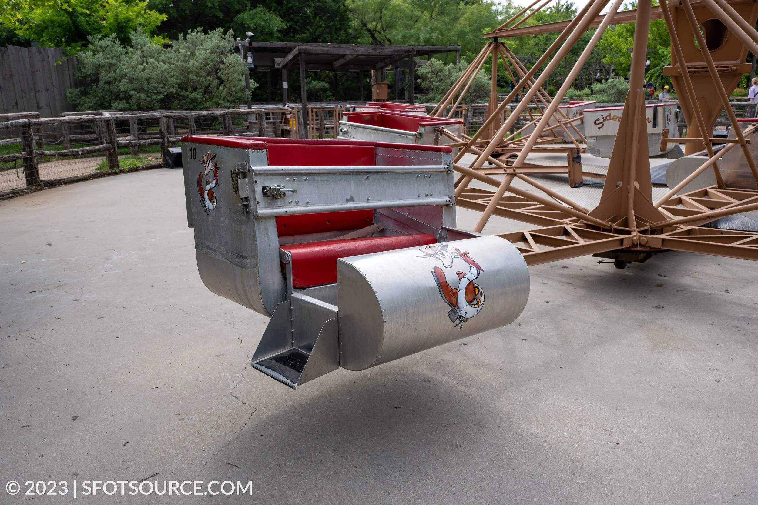 Sidewinder Scrambler Ride | Six Flags Over Texas