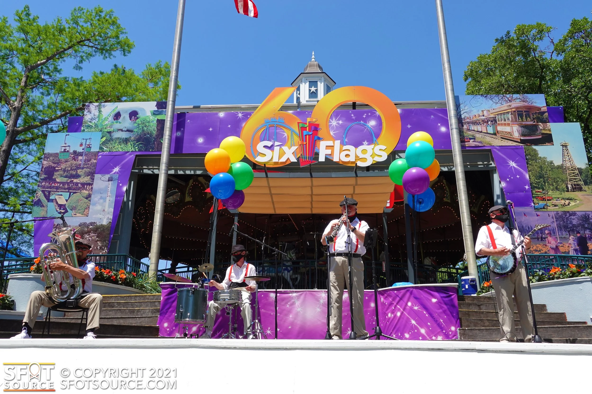 Silver Star Carousel Stage | Six Flags Over Texas
