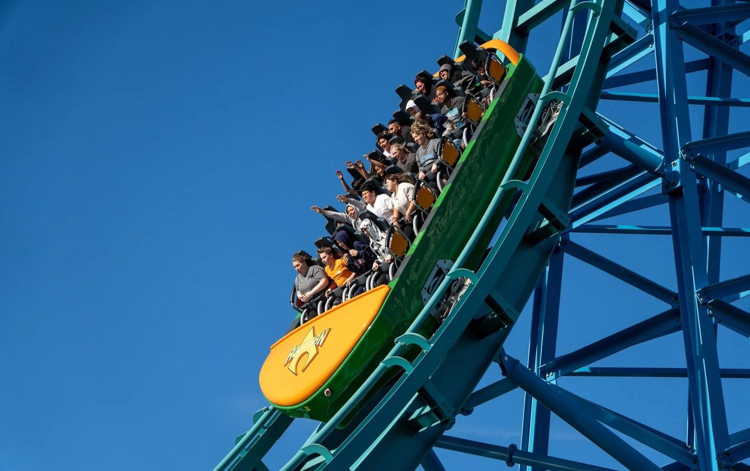 Aquaman: Power Wave Water Coaster | Six Flags Over Texas