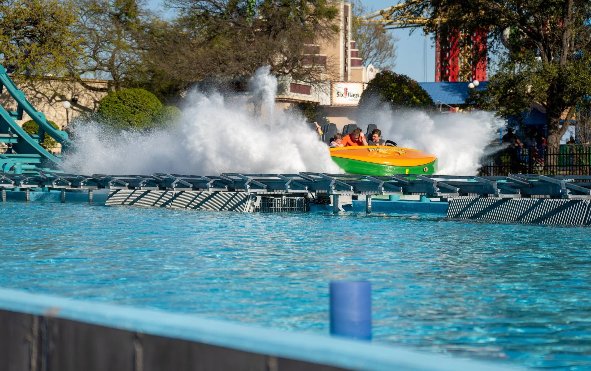 Aquaman: Power Wave Water Coaster | Six Flags Over Texas - SFOT Source