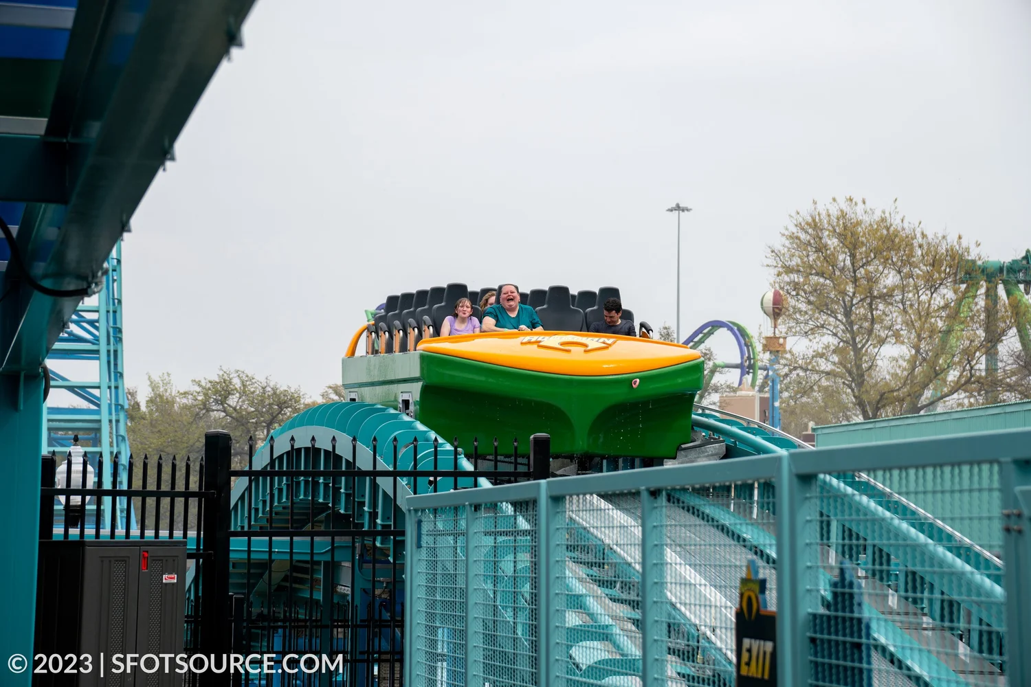 Aquaman: Power Wave Water Coaster | Six Flags Over Texas