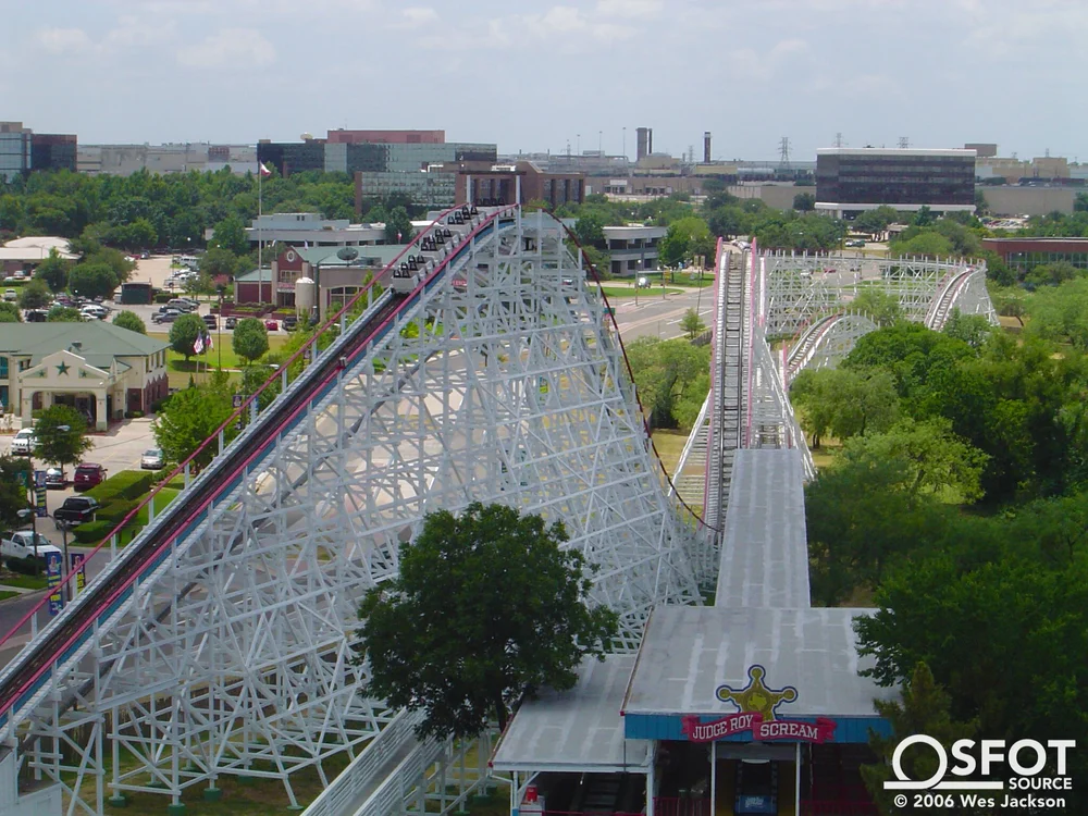 Judge Roy Scream Wooden Coaster | Six Flags Over Texas