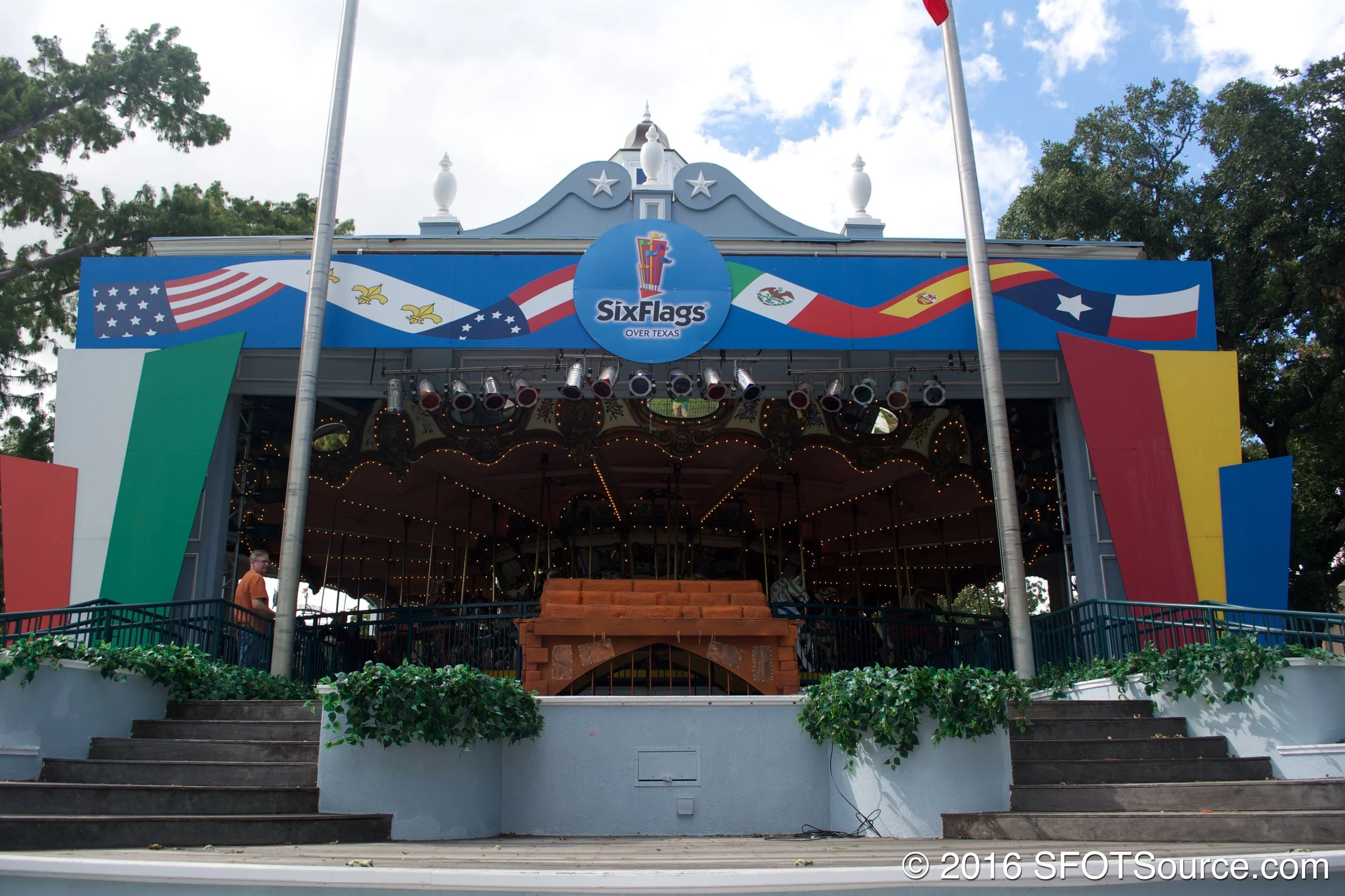 Silver Star Carousel Stage | Six Flags Over Texas — SFOT Source