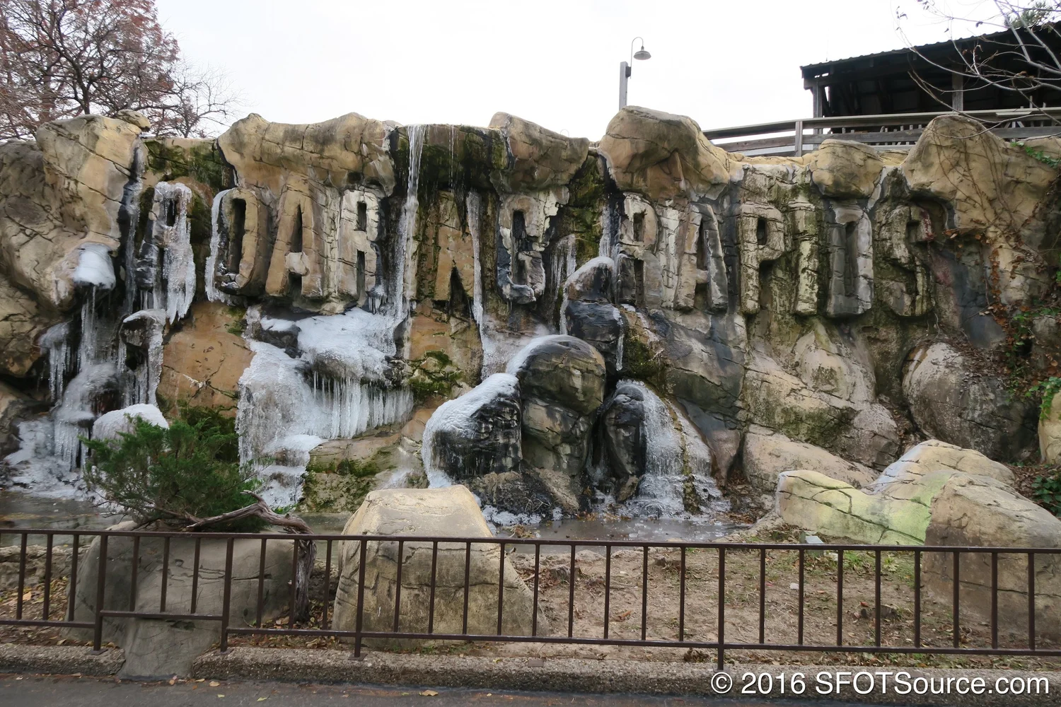 Roaring Rapids Water Ride | Six Flags Over Texas