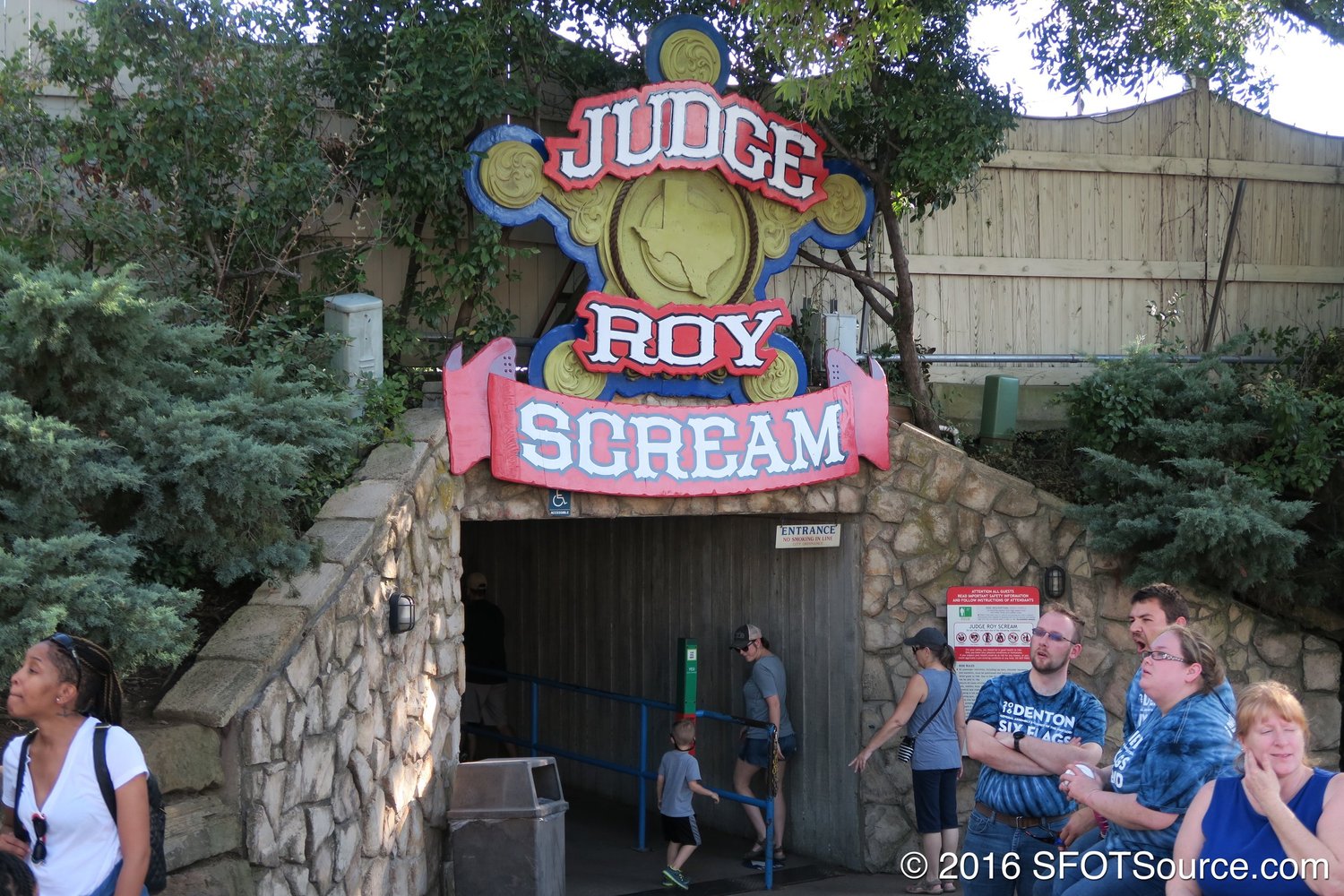 Judge Roy Scream Wooden Coaster | Six Flags Over Texas