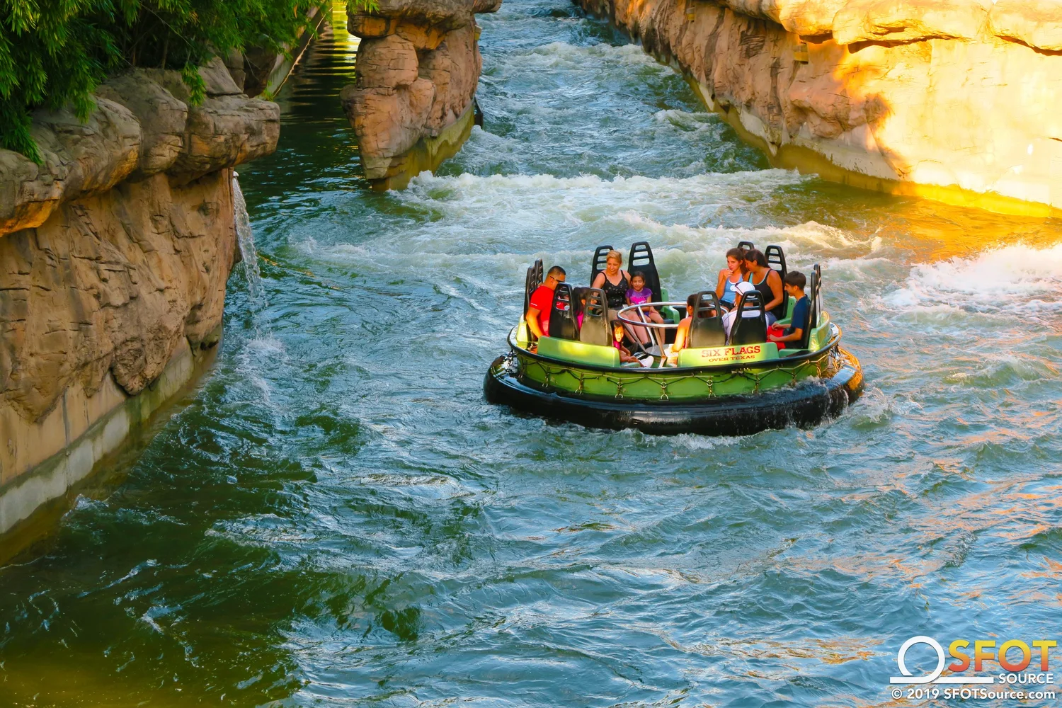 Roaring Rapids Water Ride | Six Flags Over Texas
