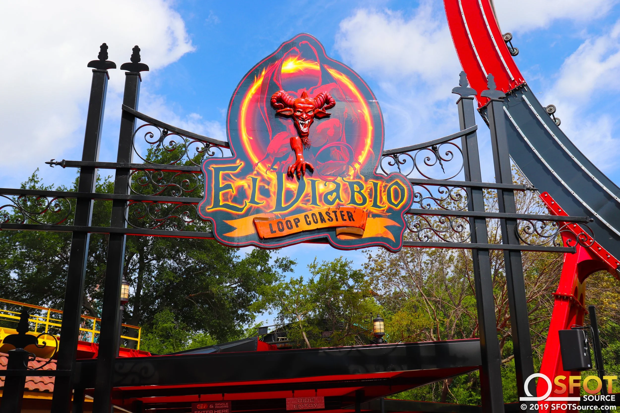 El Diablo Looping Thrill Ride | Six Flags Over Texas