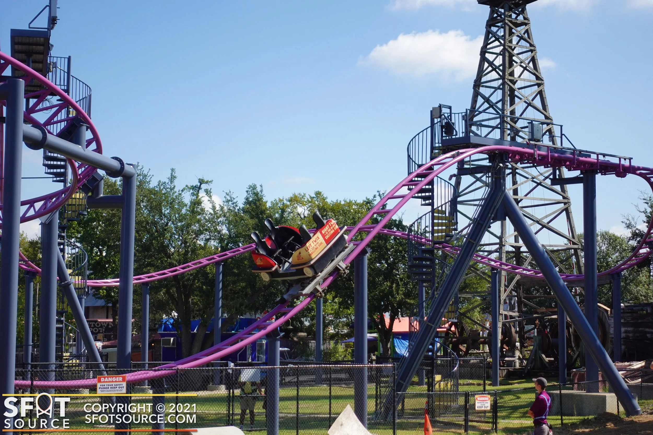 Pandemonium Roller Coaster | Six Flags Over Texas