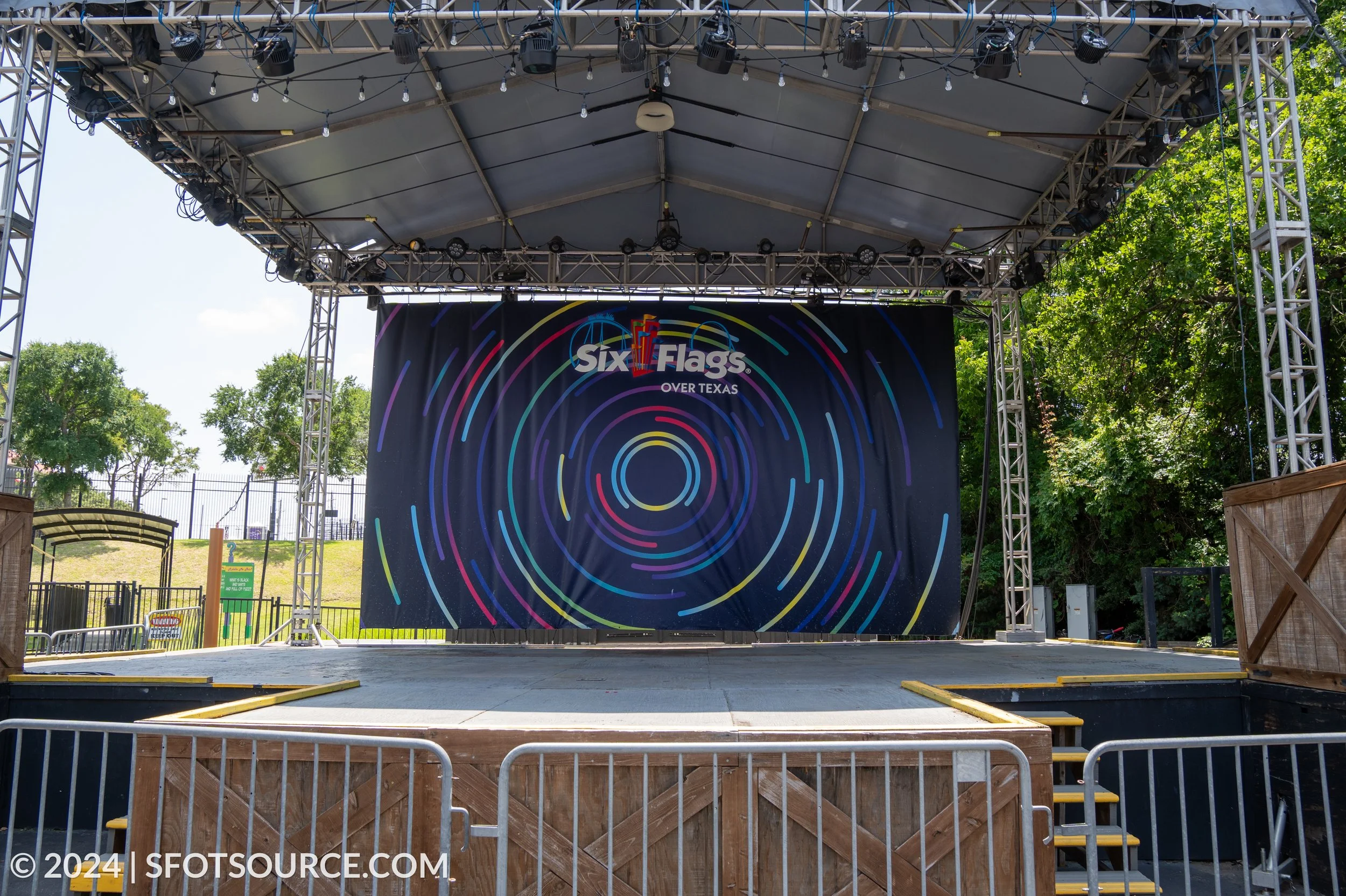 Gotham City Stage | Six Flags Over Texas