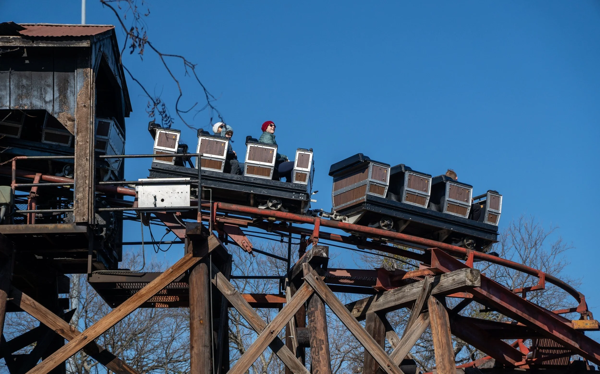 Runaway Mine Train Family Coaster | Six Flags Over Texas - SFOT Source